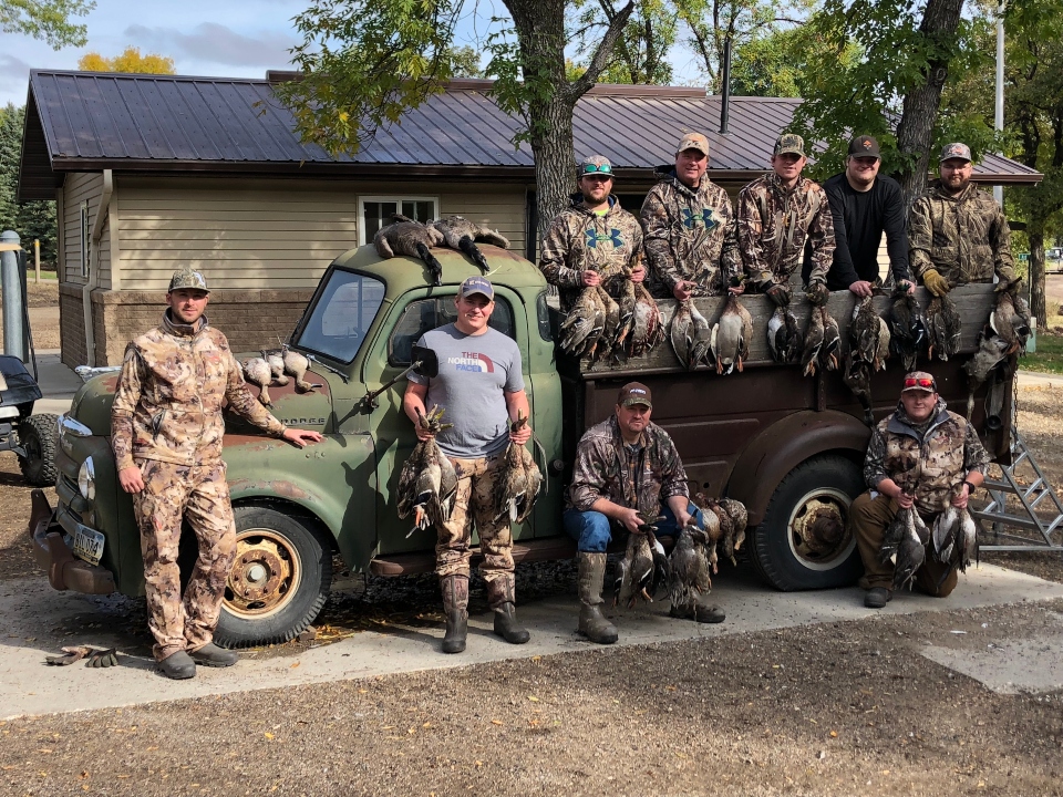 North Dakota Duck Hunting Guides & Goose Hunting Outfitters